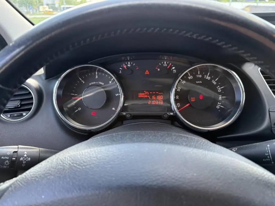 White Peugeot 3008 2016 in Daugavpils, with an engine capacity of 1.60 L and mileage of 210 thousand km for 5750 €, photo 13 on AUTOMOTO.COM.LV