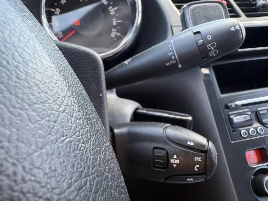 White Peugeot 3008 2016 in Daugavpils, with an engine capacity of 1.60 L and mileage of 210 thousand km for 5750 €, photo 16 on AUTOMOTO.COM.LV