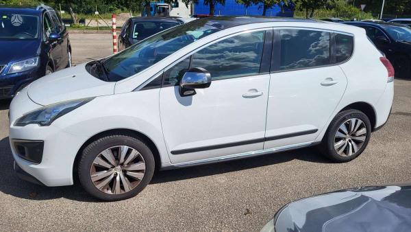 White Peugeot 3008 2016 in Taurage, with an engine capacity of 2.00 L and mileage of 217 thousand km for 5400 €, photo 5 on AUTOMOTO.COM.LV
