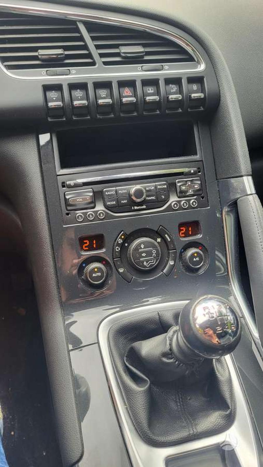 White Peugeot 3008 2016 in Taurage, with an engine capacity of 2.00 L and mileage of 217 thousand km for 5700 €, photo 17 on AUTOMOTO.COM.LV