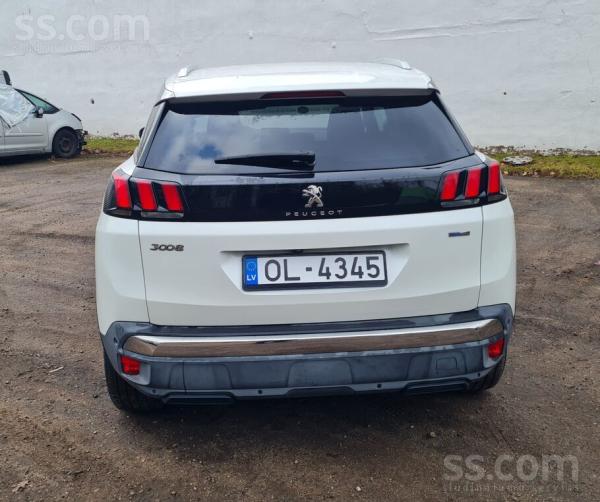 White Peugeot 3008 2017 in Jelgava, with an engine capacity of 1.20 L and mileage of 0 thousand km for 10900 €, photo 9 on AUTOMOTO.COM.LV