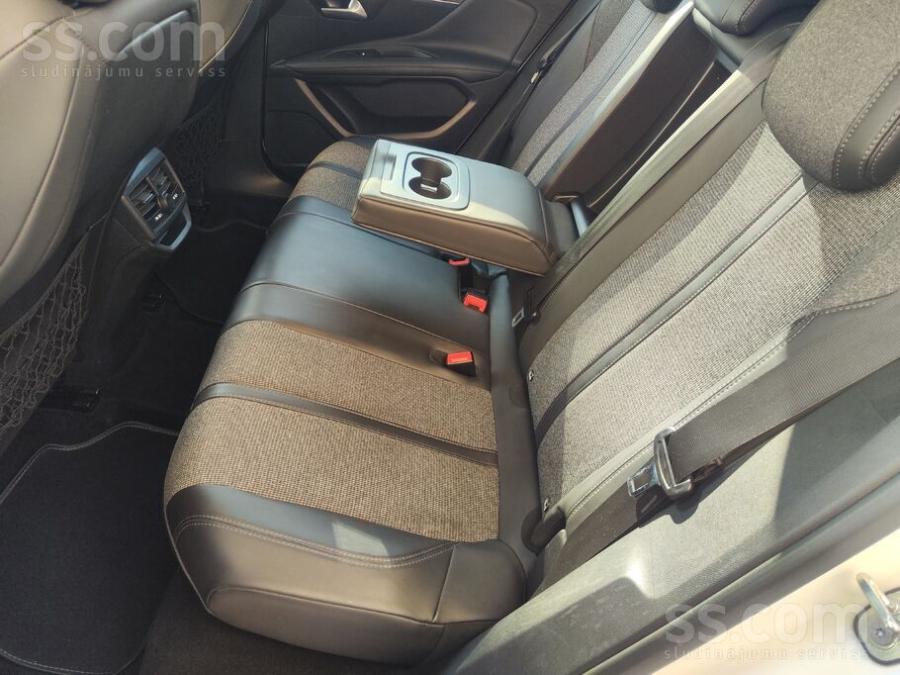 Balts Peugeot 3008 2017 Jelgava, ar dzinēja tilpumu 1.20 L un nobraukumu 0 tūkst. km par 10990 €, foto 17 vietnē AUTOMOTO.COM.LV