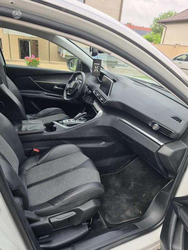 White Peugeot 3008 2017 in Jurbarkas, with an engine capacity of 1.56 L and mileage of 195 thousand km for 12500 €, photo 5 on AUTOMOTO.COM.LV