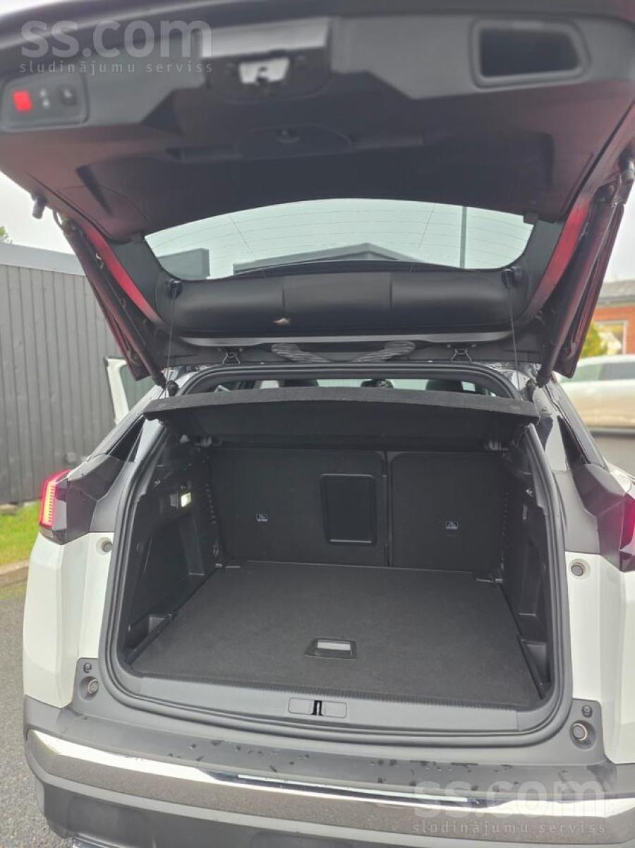 White Peugeot 3008 2018 in Riga, with an engine capacity of 1.50 L and mileage of 102 thousand km for 15000 €, photo 18 on AUTOMOTO.COM.LV