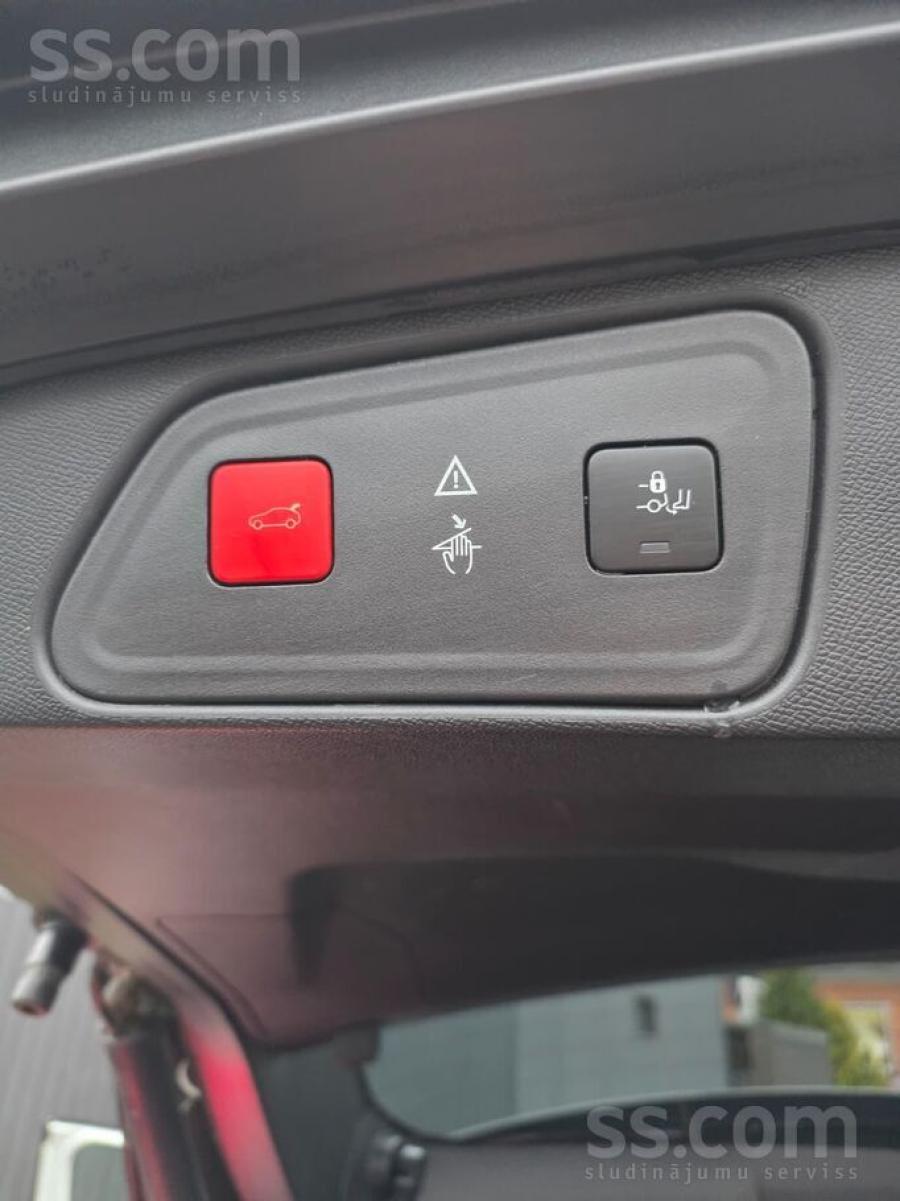 White Peugeot 3008 2018 in Riga, with an engine capacity of 1.50 L and mileage of 102 thousand km for 15000 €, photo 19 on AUTOMOTO.COM.LV