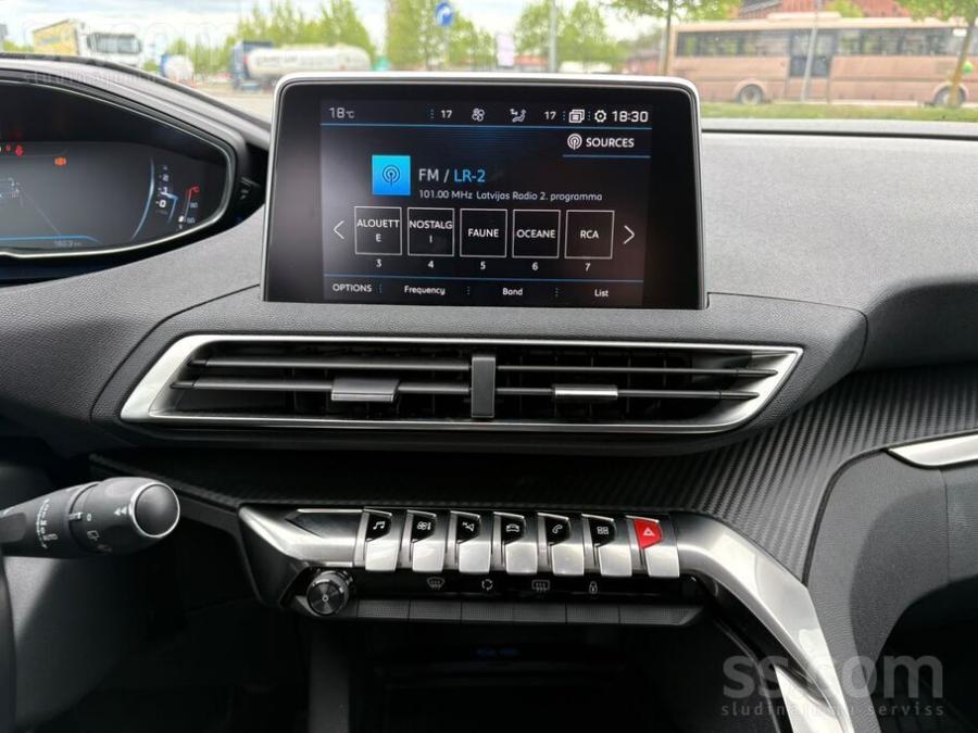 White Peugeot 3008 2018 in Liepaja, with an engine capacity of 1.20 L and mileage of 122 thousand km for 12500 €, photo 13 on AUTOMOTO.COM.LV