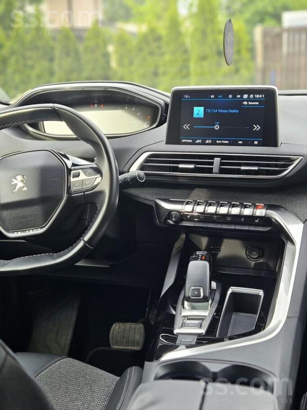 White Peugeot 3008 2018 in Riga, with an engine capacity of 1.20 L and mileage of 76 thousand km for 14200 €, photo 5 on AUTOMOTO.COM.LV