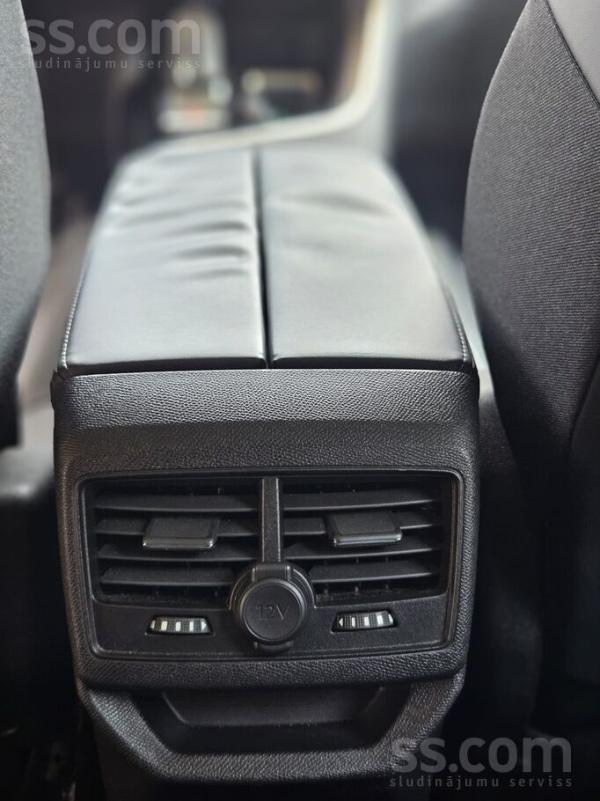 White Peugeot 3008 2018 in Riga, with an engine capacity of 1.20 L and mileage of 76 thousand km for 13900 €, photo 8 on AUTOMOTO.COM.LV