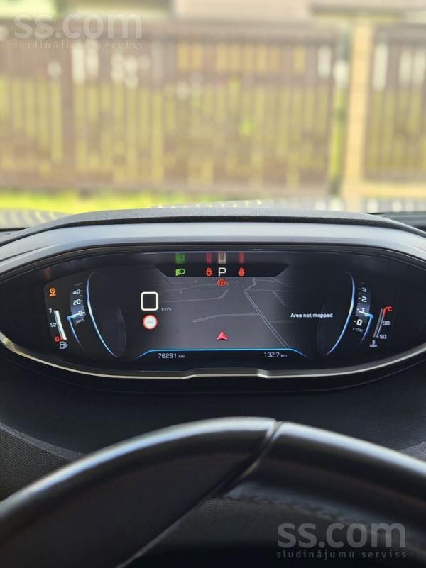 White Peugeot 3008 2018 in Riga, with an engine capacity of 1.20 L and mileage of 76 thousand km for 13900 €, photo 9 on AUTOMOTO.COM.LV