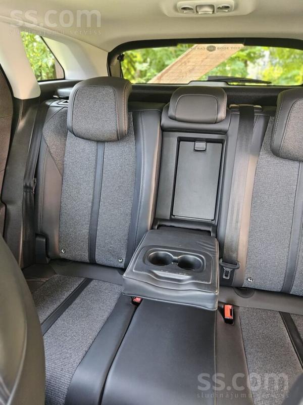 White Peugeot 3008 2018 in Riga, with an engine capacity of 1.20 L and mileage of 76 thousand km for 13900 €, photo 10 on AUTOMOTO.COM.LV