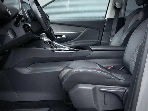 Balts Peugeot 3008 2018 Rīga, ar dzinēja tilpumu 1.50 L un nobraukumu 112 tūkst. km par 13395 €, foto 9 vietnē AUTOMOTO.COM.LV