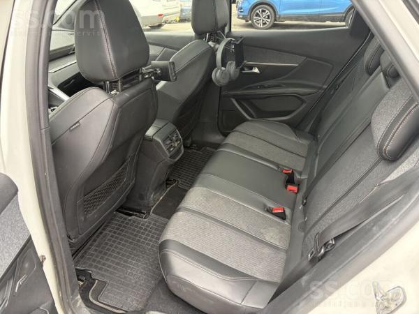 White Peugeot 3008 2018 in Riga, with an engine capacity of 2.00 L and mileage of 150 thousand km for 14900 €, photo 9 on AUTOMOTO.COM.LV