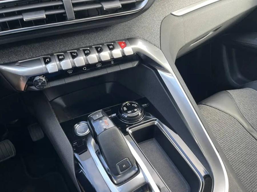 Balts Peugeot 3008 2018 Jelgava, ar dzinēja tilpumu 1.20 L un nobraukumu 157 tūkst. km par 11990 €, foto 17 vietnē AUTOMOTO.COM.LV