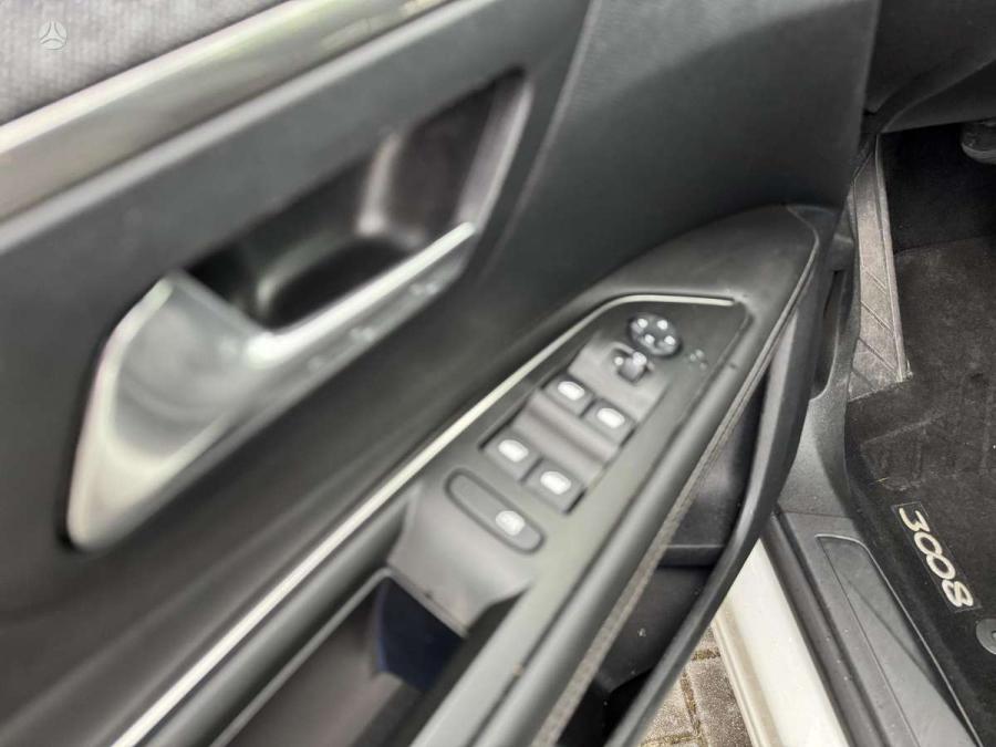 White Peugeot 3008 2018 in Kaunas, with an engine capacity of 1.50 L and mileage of 171 thousand km for 11900 €, photo 19 on AUTOMOTO.COM.LV