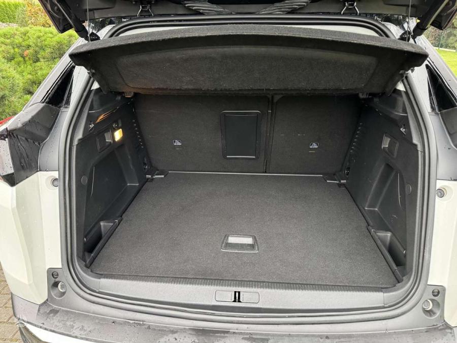 White Peugeot 3008 2018 in Kaunas, with an engine capacity of 1.50 L and mileage of 171 thousand km for 11900 €, photo 31 on AUTOMOTO.COM.LV