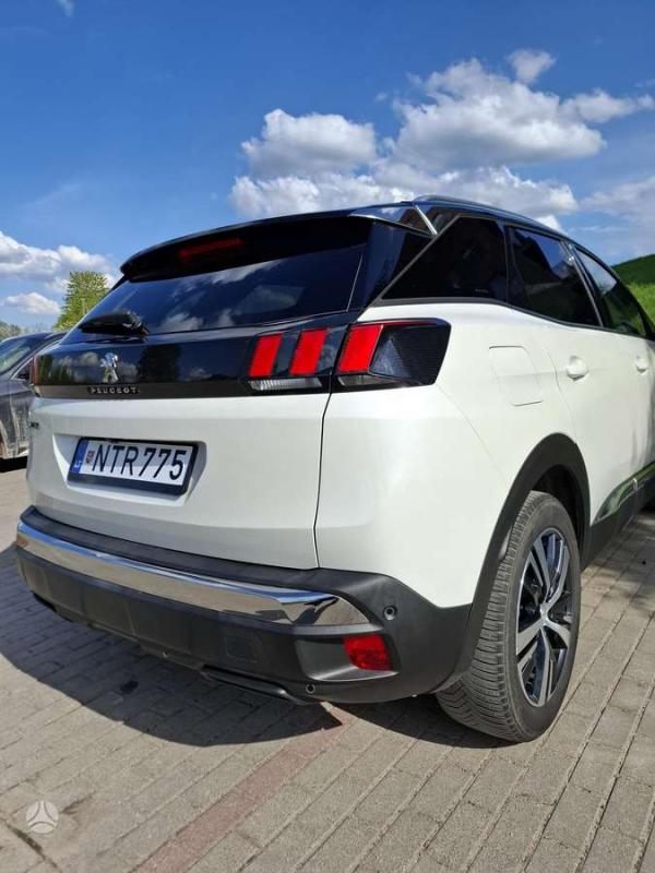 Peugeot 3008 2018 in Klaipeda on AUTOMOTO.COM.LV White Peugeot 3008 2018 in Klaipeda, with an engine capacity of 1.20 L and mileage of 116 thousand km for 12300 €, photo 3 on AUTOMOTO.COM.LV
