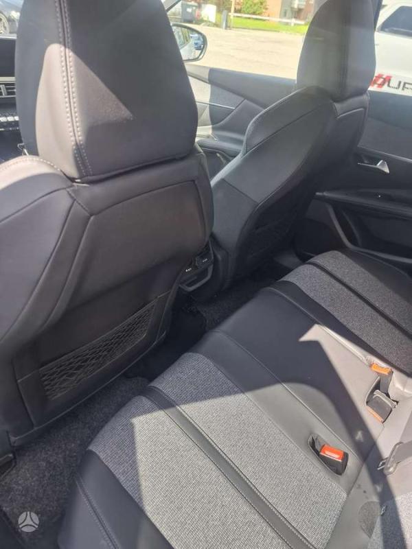 Peugeot 3008 2018 in Klaipeda on AUTOMOTO.COM.LV White Peugeot 3008 2018 in Klaipeda, with an engine capacity of 1.20 L and mileage of 116 thousand km for 12300 €, photo 8 on AUTOMOTO.COM.LV