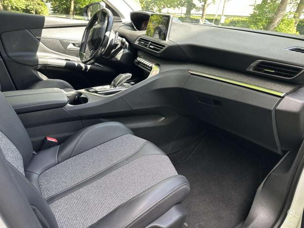 White Peugeot 3008 2018 in Kaunas, with an engine capacity of 1.20 L and mileage of 170 thousand km for 10900 €, photo 11 on AUTOMOTO.COM.LV