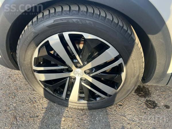 White Peugeot 3008 2019 in Daugavpils, with an engine capacity of 2.00 L and mileage of 205 thousand km for 18200 €, photo 9 on AUTOMOTO.COM.LV