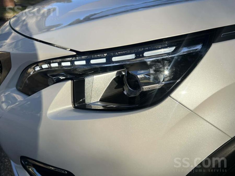 White Peugeot 3008 2019 in Daugavpils, with an engine capacity of 2.00 L and mileage of 205 thousand km for 18200 €, photo 15 on AUTOMOTO.COM.LV