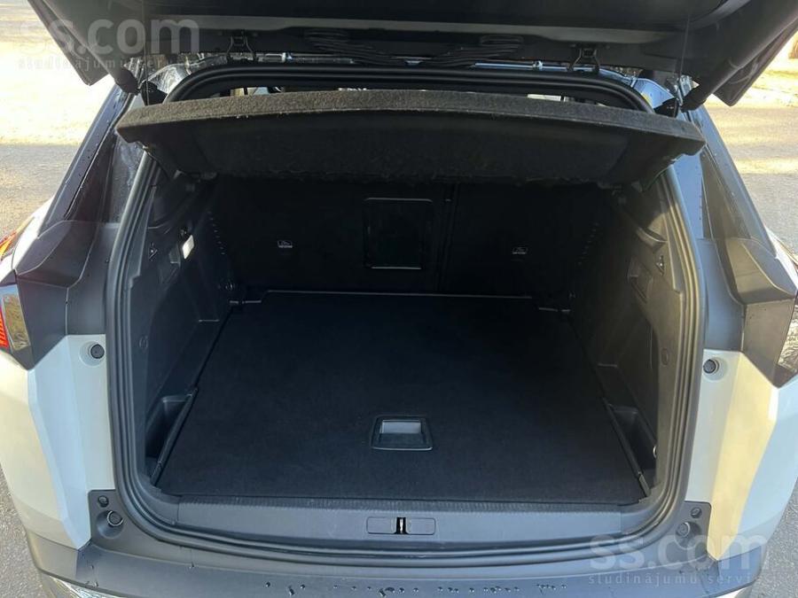 White Peugeot 3008 2019 in Daugavpils, with an engine capacity of 2.00 L and mileage of 205 thousand km for 18200 €, photo 17 on AUTOMOTO.COM.LV