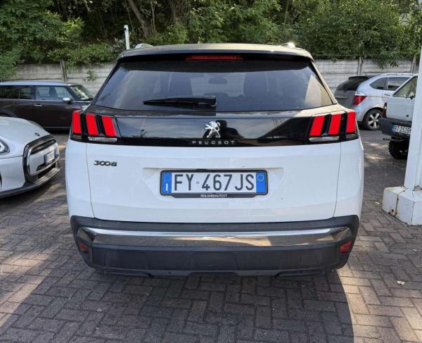 White Peugeot 3008 2019 in Siauliai, with an engine capacity of 1.50 L and mileage of 169 thousand km for 13200 €, photo 5 on AUTOMOTO.COM.LV