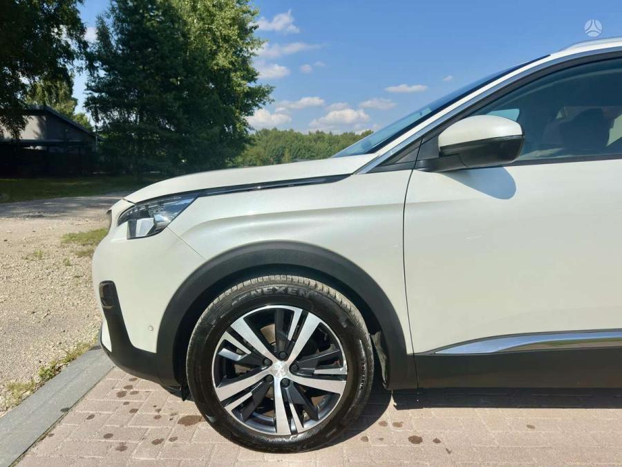 White Peugeot 3008 2019 in Siauliai, with an engine capacity of 2.00 L and mileage of 215 thousand km for 12600 €, photo 4 on AUTOMOTO.COM.LV