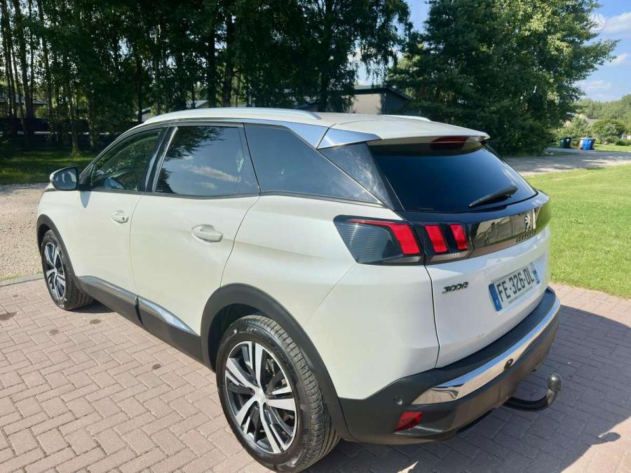 White Peugeot 3008 2019 in Siauliai, with an engine capacity of 2.00 L and mileage of 215 thousand km for 12600 €, photo 7 on AUTOMOTO.COM.LV