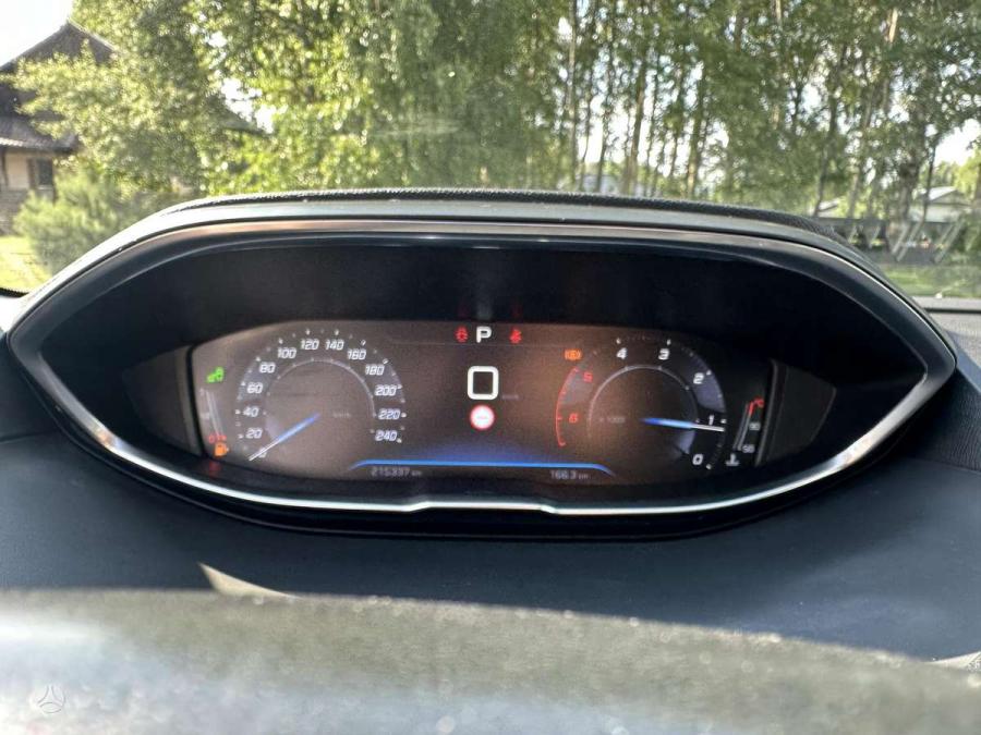 White Peugeot 3008 2019 in Siauliai, with an engine capacity of 2.00 L and mileage of 215 thousand km for 12600 €, photo 23 on AUTOMOTO.COM.LV