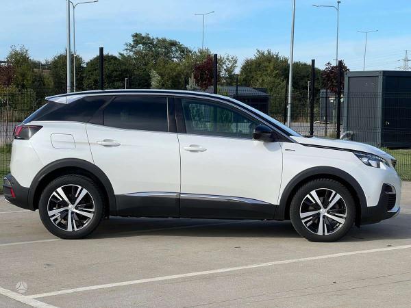 Peugeot 3008 2019 in Klaipeda on AUTOMOTO.COM.LV White Peugeot 3008 2019 in Klaipeda, with an engine capacity of 1.50 L and mileage of 273 thousand km for 10500 €, photo 7 on AUTOMOTO.COM.LV