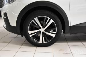 White Peugeot 3008 2019 in Riga, with an engine capacity of 1.20 L and mileage of 113 thousand km for 11590 €, photo 12 on AUTOMOTO.COM.LV