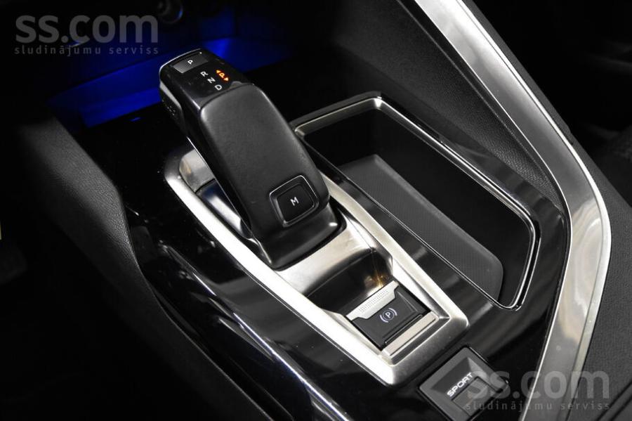White Peugeot 3008 2019 in Riga, with an engine capacity of 1.20 L and mileage of 113 thousand km for 11590 €, photo 23 on AUTOMOTO.COM.LV