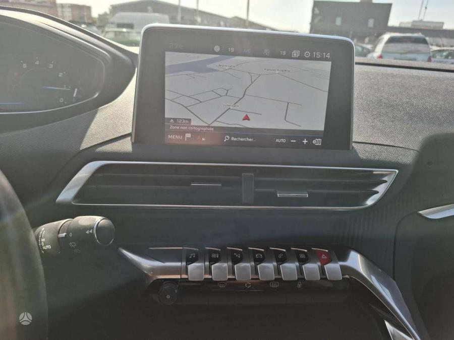 Balts Peugeot 3008 2020 Plungė, ar dzinēja tilpumu 1.20 L un nobraukumu 170 tūkst. km par 10600 €, foto 15 vietnē AUTOMOTO.COM.LV