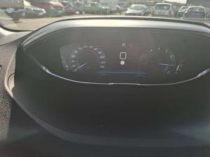 Balts Peugeot 3008 2020 Plungė, ar dzinēja tilpumu 1.20 L un nobraukumu 170 tūkst. km par 10600 €, foto 17 vietnē AUTOMOTO.COM.LV