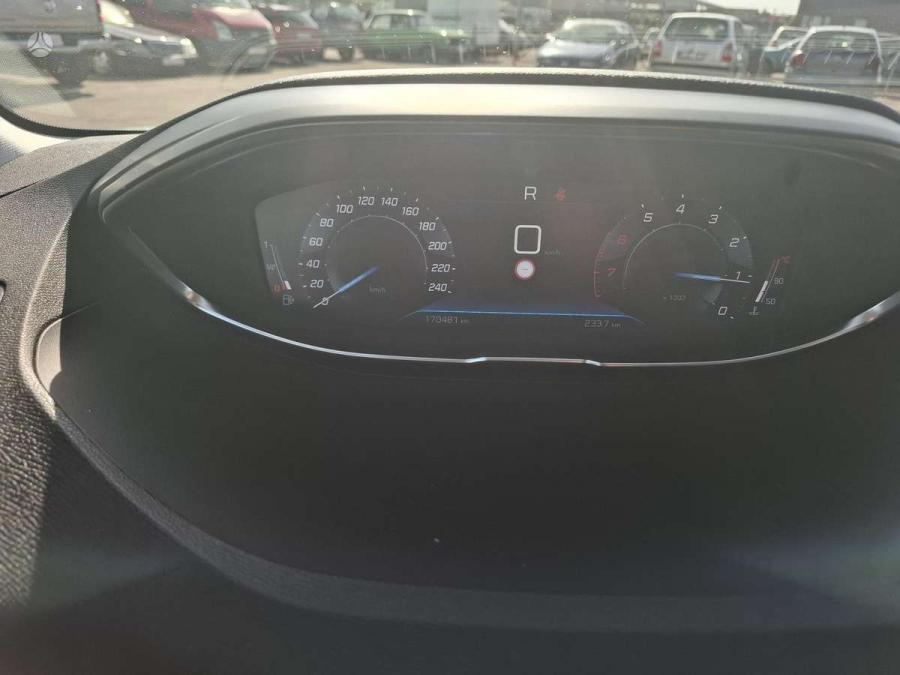 Balts Peugeot 3008 2020 Plungė, ar dzinēja tilpumu 1.20 L un nobraukumu 170 tūkst. km par 10600 €, foto 17 vietnē AUTOMOTO.COM.LV