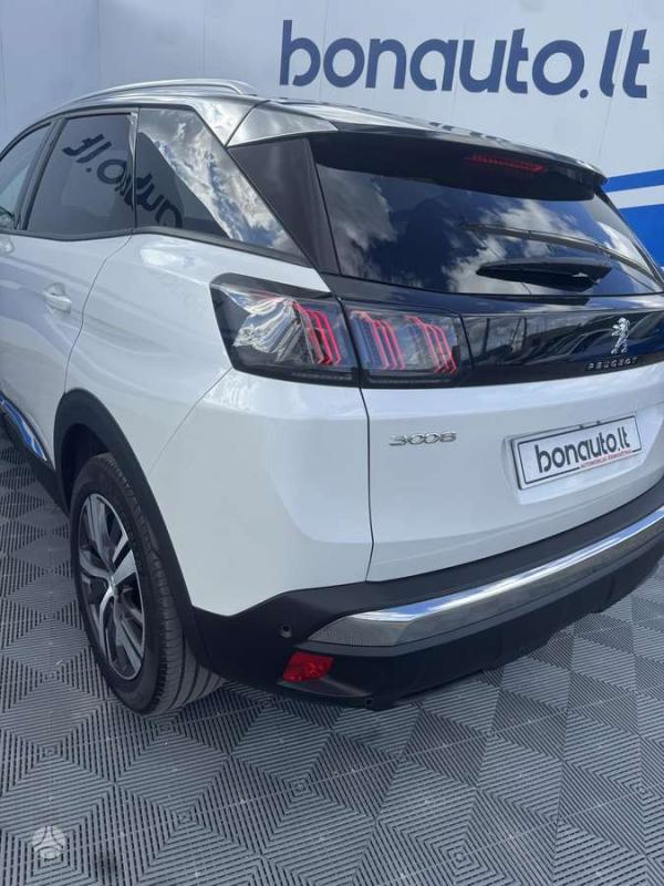 White Peugeot 3008 2021 in Kaunas, with an engine capacity of 1.20 L and mileage of 204 thousand km for 12750 €, photo 6 on AUTOMOTO.COM.LV