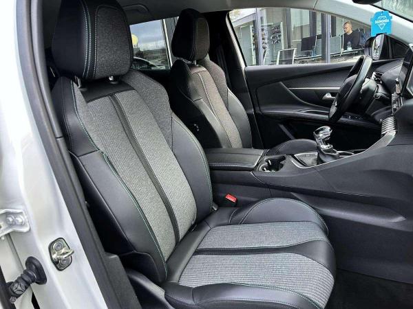 White Peugeot 3008 2021 in Kaunas, with an engine capacity of 1.20 L and mileage of 177 thousand km for 12900 €, photo 10 on AUTOMOTO.COM.LV