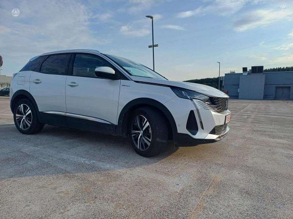 Peugeot 3008 2021 in Vilnius on AUTOMOTO.COM.LV White Peugeot 3008 2021 in Vilnius, with an engine capacity of 1.60 L and mileage of 104 thousand km for 18300 €, photo 4 on AUTOMOTO.COM.LV