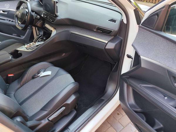 White Peugeot 3008 2022 in Kalvarija, with an engine capacity of 1.20 L and mileage of 86 thousand km for 16275 €, photo 8 on AUTOMOTO.COM.LV