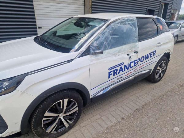 White Peugeot 3008 2022 in Taurage, with an engine capacity of 1.50 L and mileage of 200 thousand km for 10900 €, photo 2 on AUTOMOTO.COM.LV