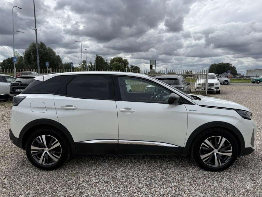 White Peugeot 3008 2022 in Marijampole, with an engine capacity of 1.60 L and mileage of 115 thousand km for 16995 €, photo 5 on AUTOMOTO.COM.LV