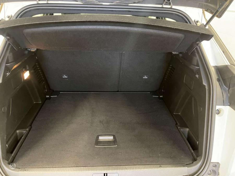 White Peugeot 3008 2023 in Marijampole, with an engine capacity of 1.20 L and mileage of 156 thousand km for 13613 €, photo 15 on AUTOMOTO.COM.LV