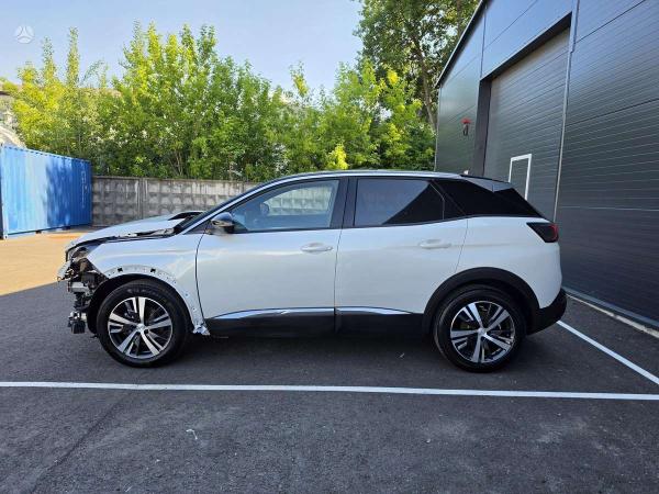 White Peugeot 3008 2024 in Kaunas, with an engine capacity of 1.20 L and mileage of 100 thousand km for 8900 €, photo 5 on AUTOMOTO.COM.LV