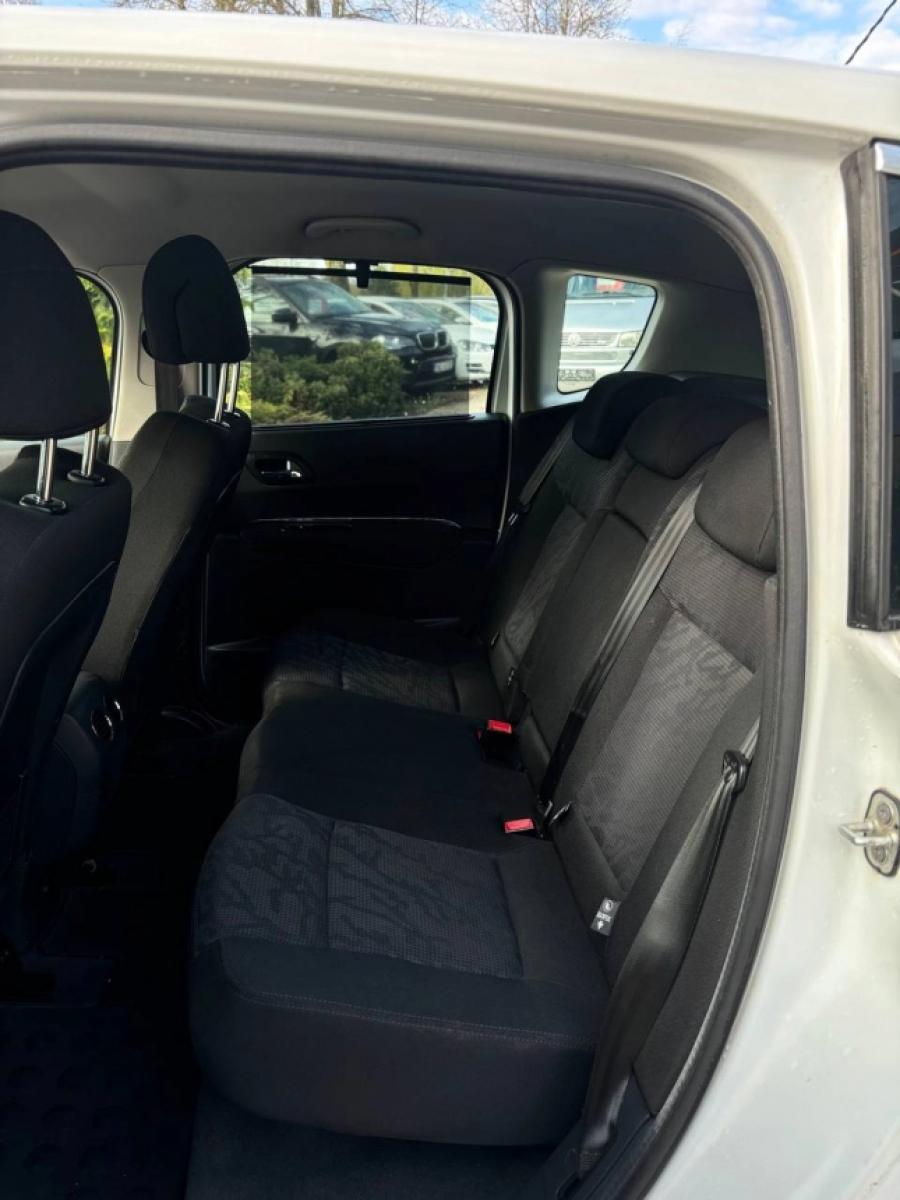 Balts Peugeot 3008 2010 Rīga, ar dzinēja tilpumu 1.60 L un nobraukumu 238 tūkst. km par 4950 €, foto 16 vietnē AUTOMOTO.COM.LV