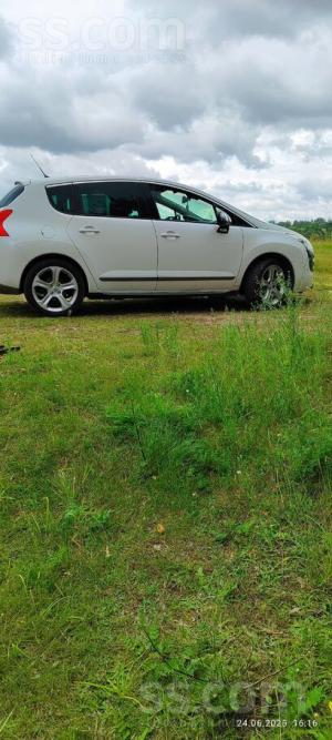 White Peugeot 3008 2012 in Daugavpils, with an engine capacity of 2.00 L and mileage of 205 thousand km for 6100 €, photo 3 on AUTOMOTO.COM.LV