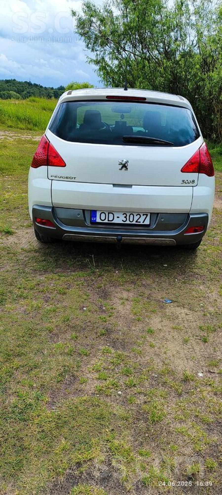 White Peugeot 3008 2012 in Daugavpils, with an engine capacity of 2.00 L and mileage of 205 thousand km for 6100 €, photo 15 on AUTOMOTO.COM.LV