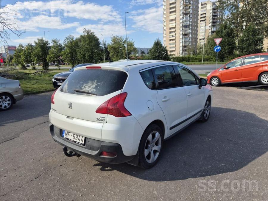 White Peugeot 3008 2012 in Riga, with an engine capacity of 1.60 L and mileage of 238 thousand km for 3990 €, photo 7 on AUTOMOTO.COM.LV