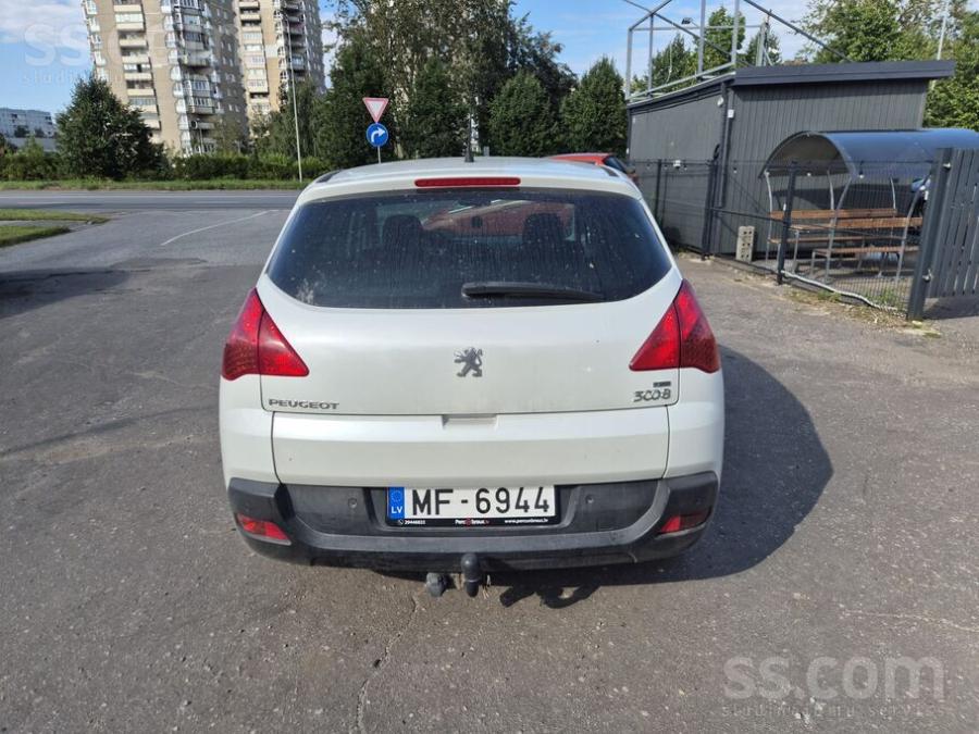 White Peugeot 3008 2012 in Riga, with an engine capacity of 1.60 L and mileage of 238 thousand km for 3990 €, photo 8 on AUTOMOTO.COM.LV