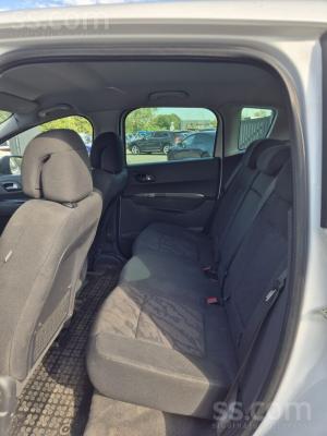 White Peugeot 3008 2012 in Riga, with an engine capacity of 1.60 L and mileage of 238 thousand km for 3990 €, photo 11 on AUTOMOTO.COM.LV