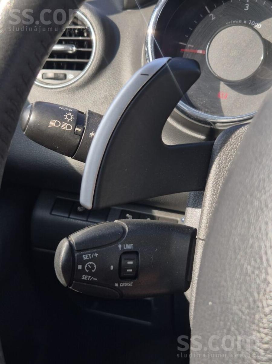 White Peugeot 3008 2012 in Riga, with an engine capacity of 1.60 L and mileage of 238 thousand km for 3990 €, photo 17 on AUTOMOTO.COM.LV